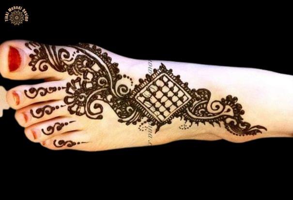 Square Tikki Mehndi Design Ideas Perfect for Brides - Tikki Mehndi Design